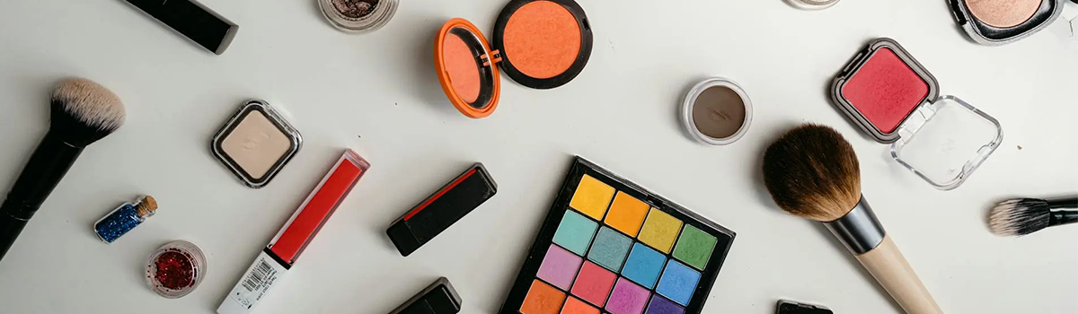 Blend of Cyclopentasiloxane and Trimethylsiloxysilicate